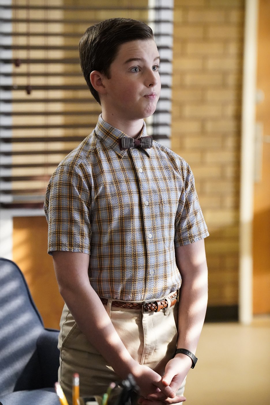 Young Sheldon - A Free Scratcher and Feminine Wiles (S05E14) (2022 ...