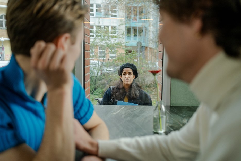 Loving Her - Loving You (S02E06) (2023) | ČSFD.cz