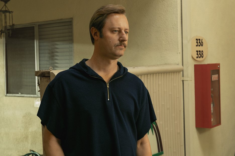 Physical - Jako v ohni (S03E03) (2023) | ČSFD.cz