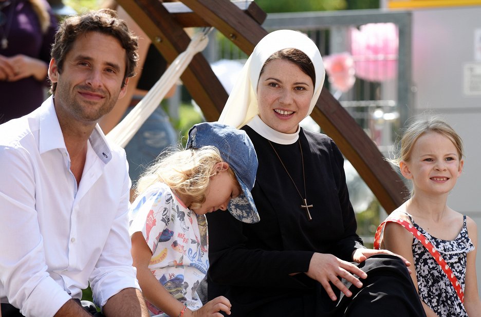 Um Himmels Willen - Liebe auf Bewährung (S18E06) (2019) | ČSFD.cz