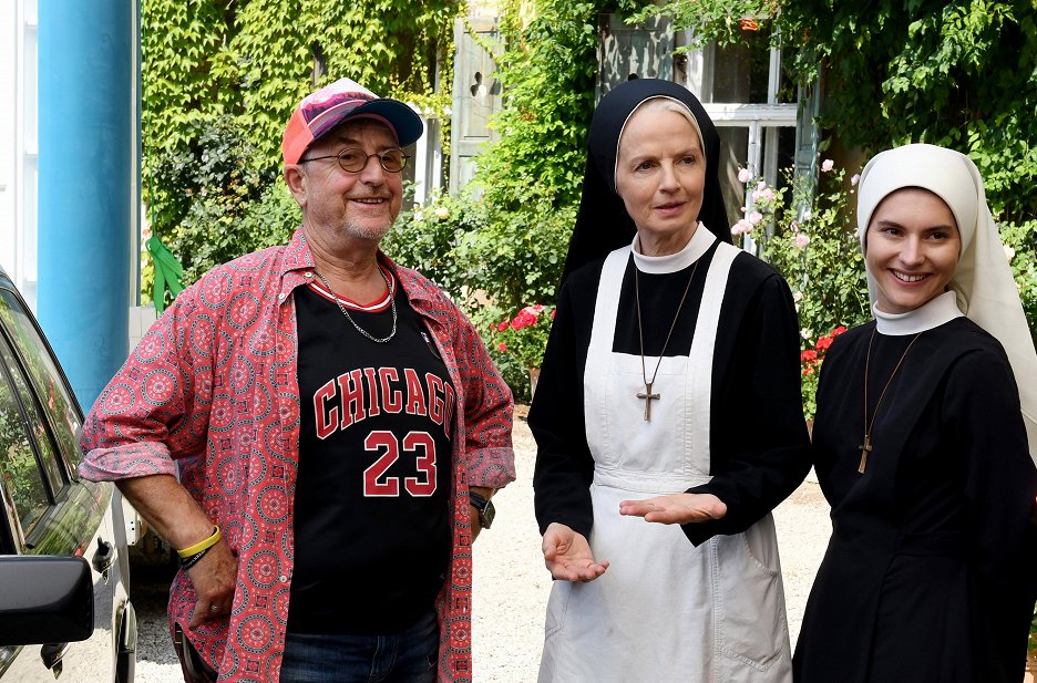 Um Himmels Willen - Außenseiter (S18E03) (2019) | ČSFD.cz