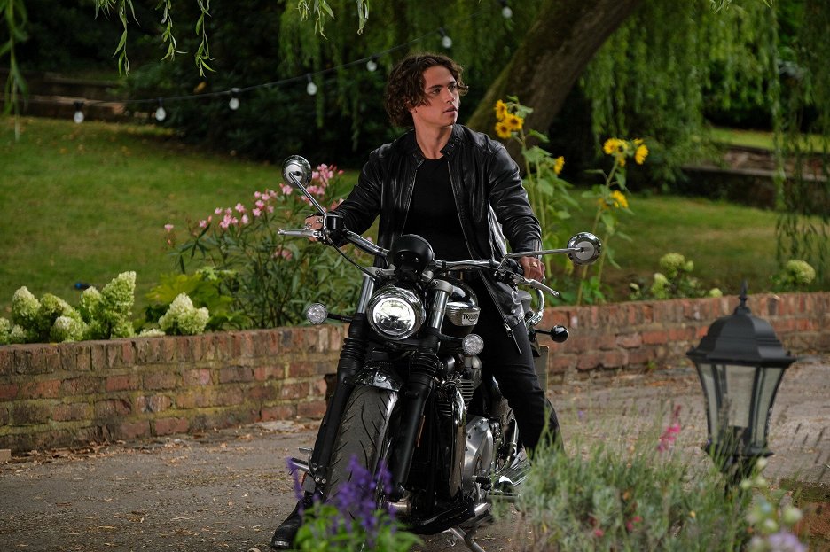 How to Date Billy Walsh (2024) | ČSFD.sk