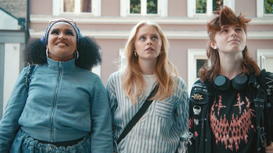 VGS - Off the Hook (S02E01) (2023) | ČSFD.cz