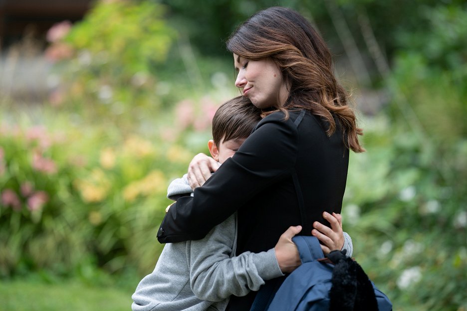 Rodinné právo - Three's Company (S01E07) (2021) | ČSFD.cz