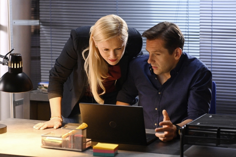 Komisarz Alex - Zamiana (S21E04) (2023) | ČSFD.cz