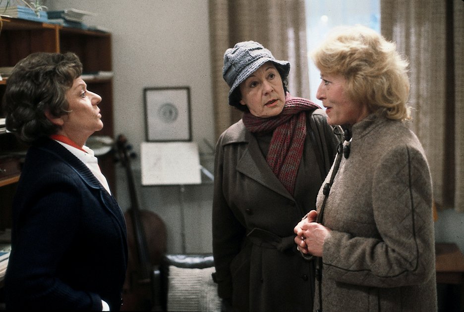 Diese Drombuschs - Der Appell (S01E02) (1983) | ČSFD.cz