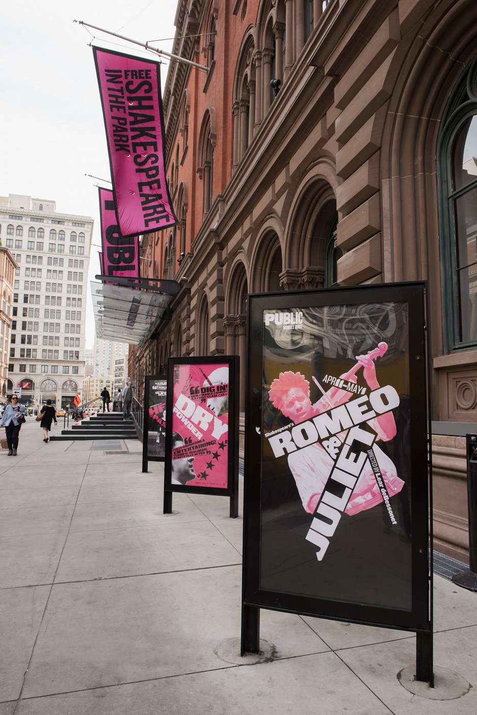 Abstract: The Art of Design - Paula Scher: grafický design (S01E06 ...