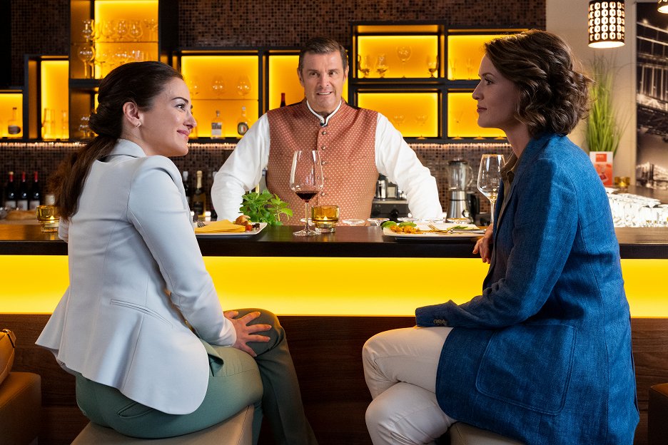 Die Rosenheim-Cops - Eine ganz krumme Tour (S23E05) (2023) | ČSFD.sk