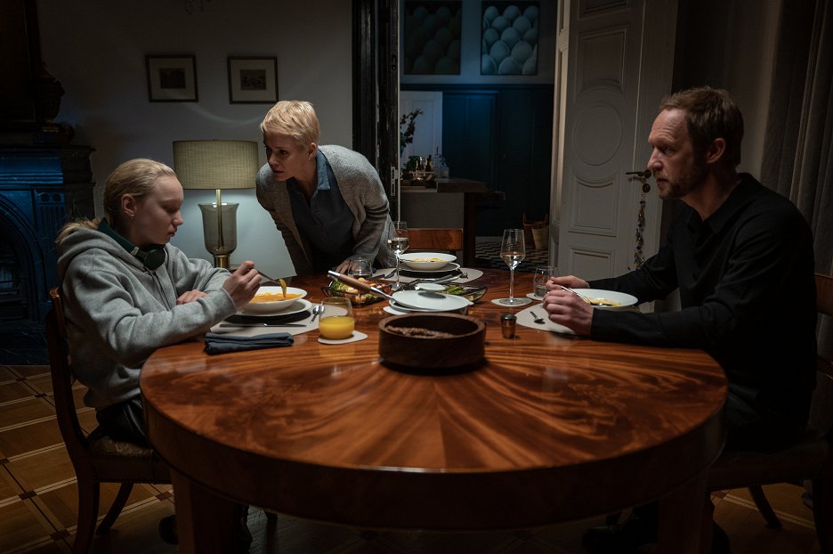 Sebastian Fitzek's Therapy - Nach dem Sturm (E04) (2023) | ČSFD.cz