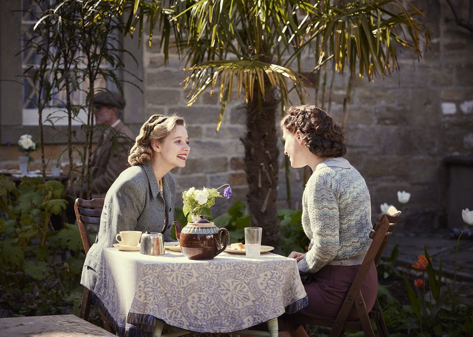 Všechny velké a malé bytosti - Pravá ruka (S04E03) (2023) | Galerie - Z ...