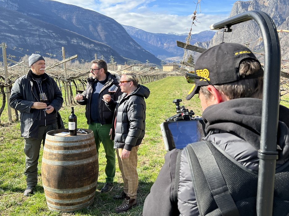 Manu a Matěj na horách - Údolími Slunce a Non (E08) (2023) | ČSFD.cz