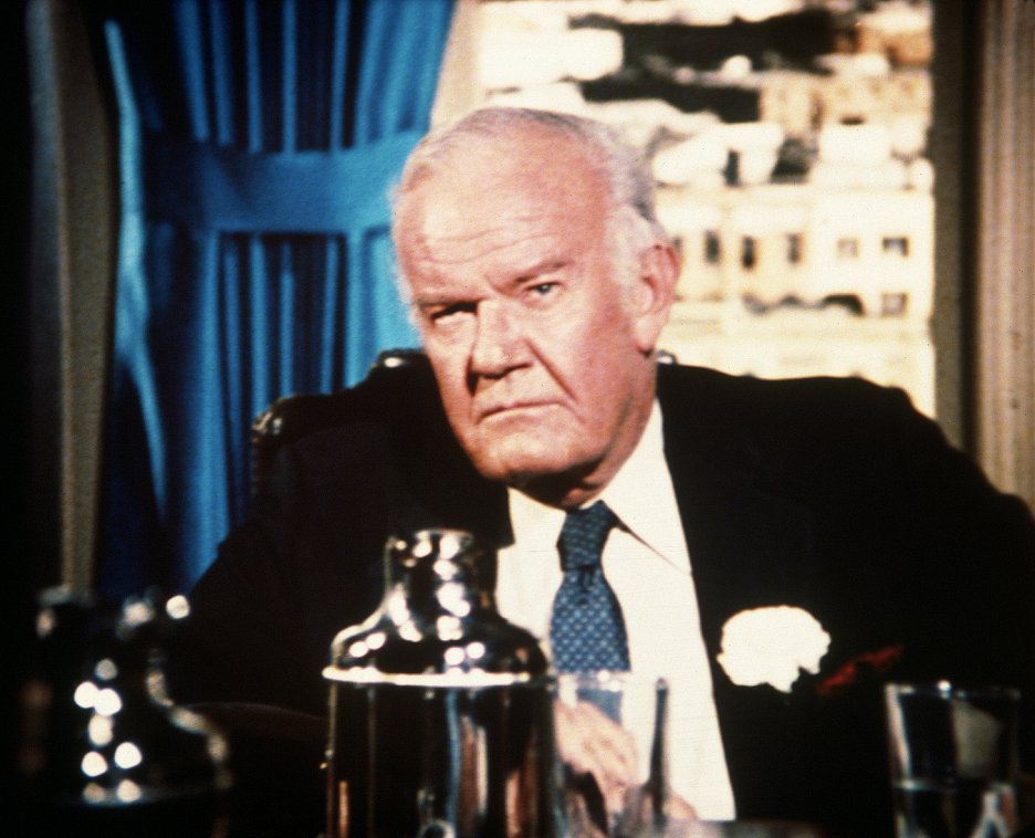 Cesta do nebe - An Investment in Caring (S01E22) (1985) | ČSFD.cz
