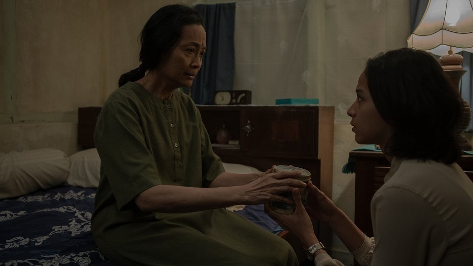 Cigaretová holka - DR (E04) (2023) | ČSFD.cz