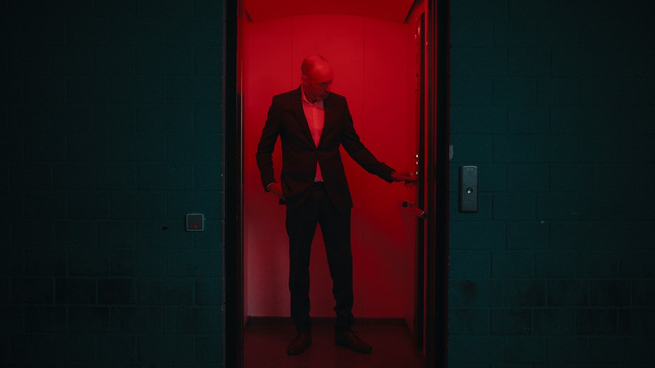 Cyberbunker: Un portal alemán a la dark web (2023) | Filmoteca | ČSFD.cz