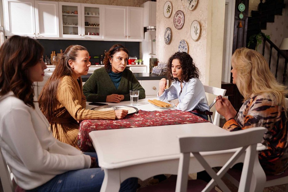 Benim Güzel Ailem - Her Şey Düzelecek (E21) (2023) | ČSFD.cz