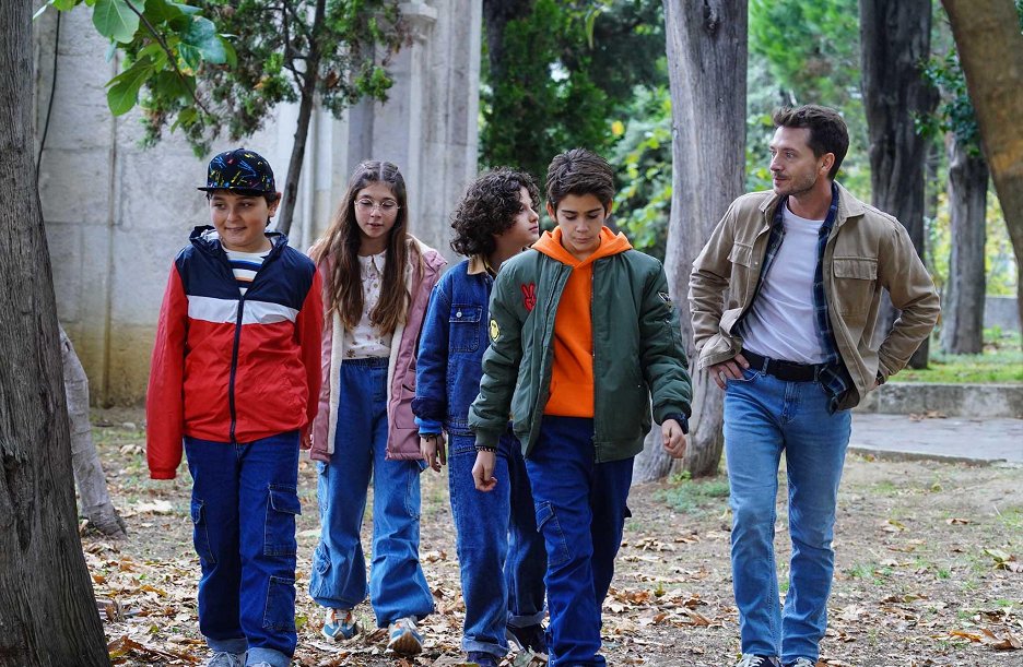 Kod Adı Kırlangıç - Dron (S01E01) (2023) | ČSFD.cz