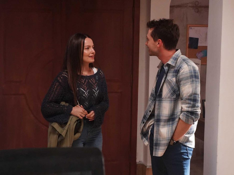 Kod Adı Kırlangıç - Yeni Komşu (S01E03) (2023) | ČSFD.cz