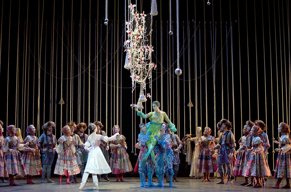 La Source - Un ballet à l'Opéra de Paris (2011) | ČSFD.cz