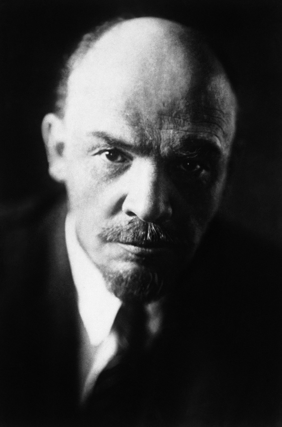 ARD History - Lenin - Weg in den Terror (S02E02) (2024) | ČSFD.cz