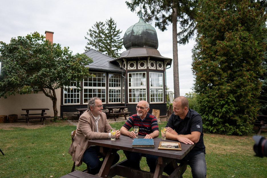 Příběhy starých hospod - Pardubicko (S02E04) (2024) | ČSFD.cz