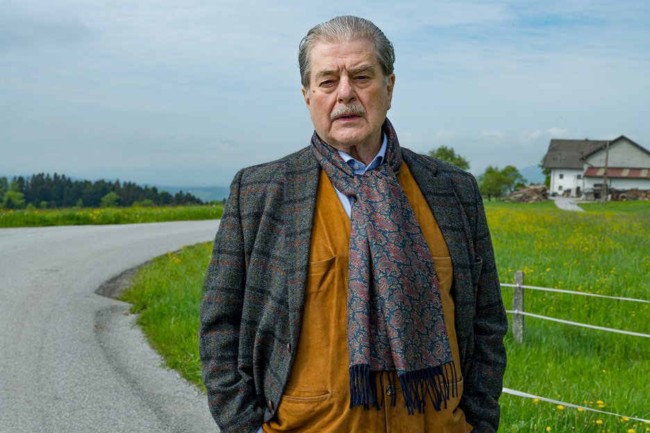 Země zločinu - Dunkle Wasser (E33) (2024) | ČSFD.cz