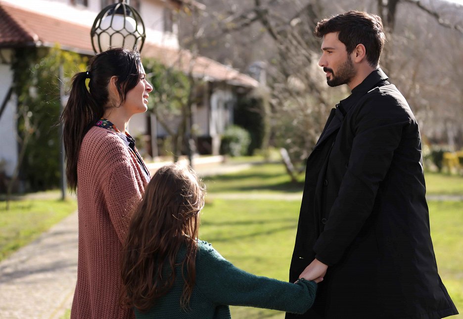 Hudutsuz Sevda - Episode 17 (E17) (2024) | ČSFD.cz