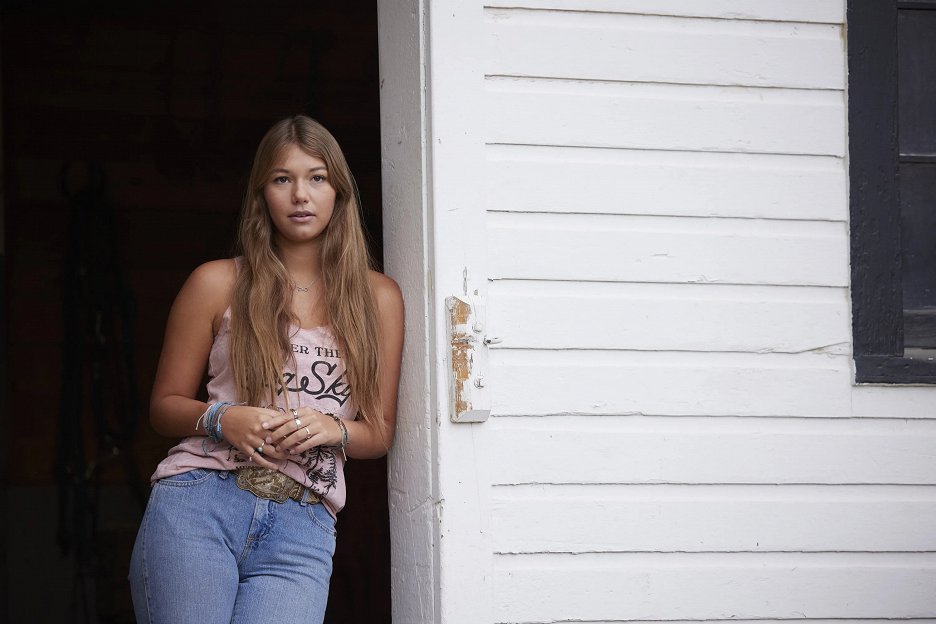 Yellowstone - S nožem a bez peněz (S05E08) (2023) | ČSFD.cz