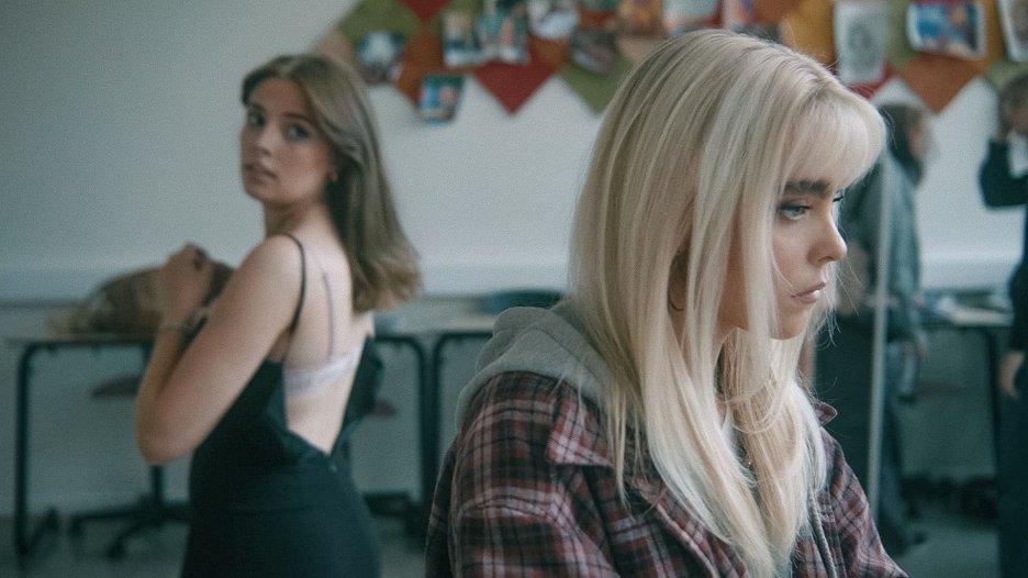 VGS - High Maintenance (S03E14) (2024) | Galerie - Z epizody | ČSFD.cz