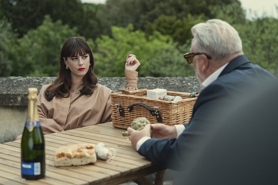 Gentlemani - Mám stovky bratranců (S01E05) (2024) | ČSFD.cz