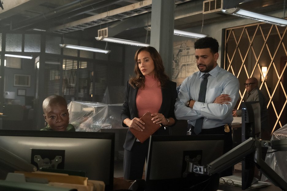 Alert - Bus 447 (S02E01) (2024) | ČSFD.cz