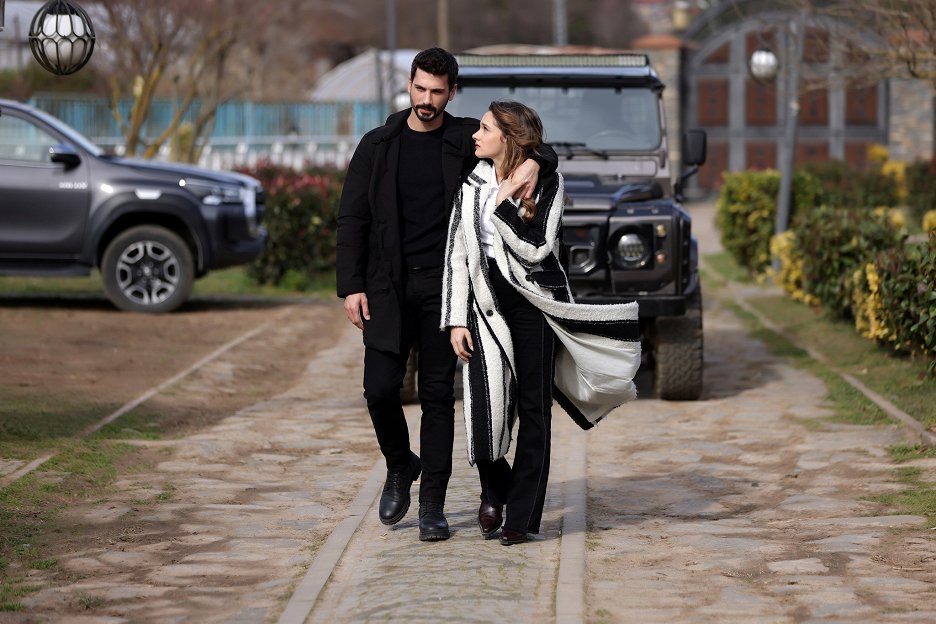 Hudutsuz Sevda - Episode 20 (E20) (2024) | ČSFD.cz