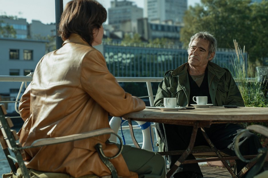 Spojka - Rodinné album (E05) (2023) | ČSFD.cz