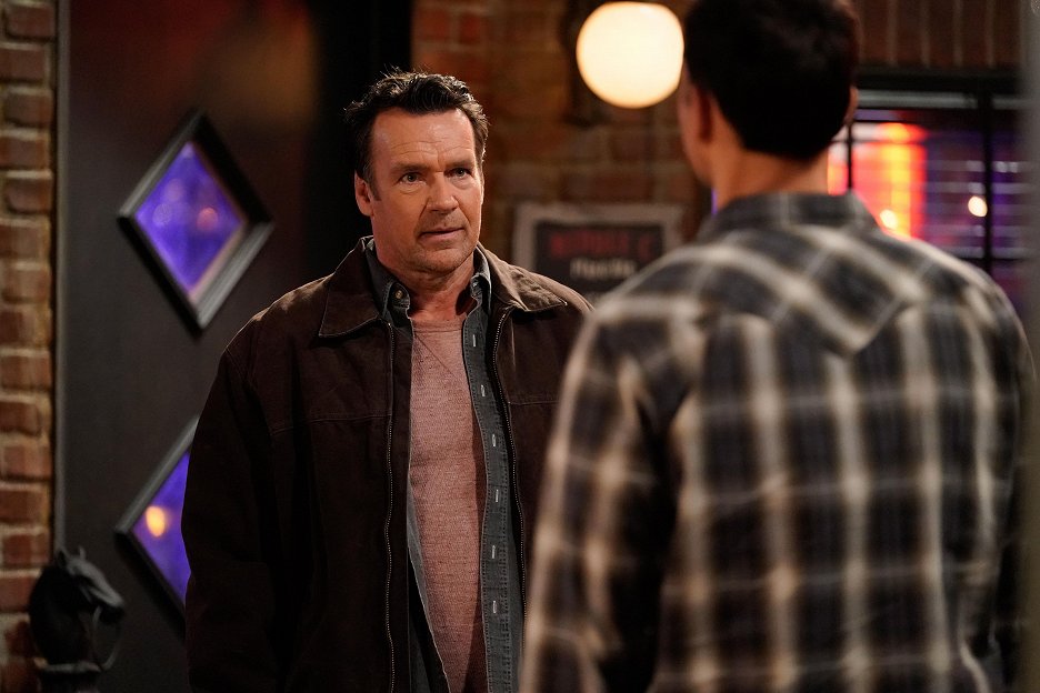 Call Me Kat - Call Me 'Cat's in the Cradle' (S03E15) (2023) | ČSFD.cz