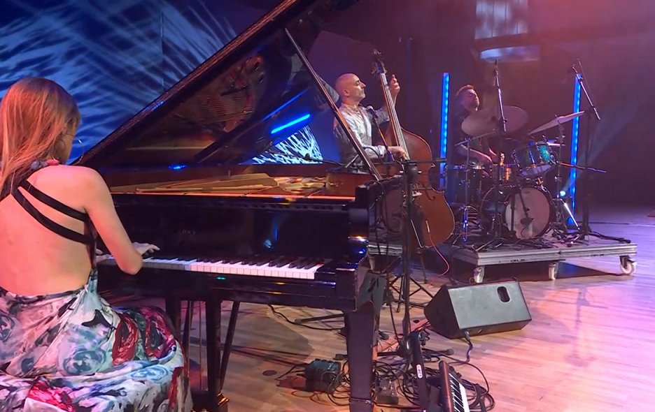 Lucía Rey v Teatro Monumental (2022) | Galerie - Z filmu | ČSFD.cz