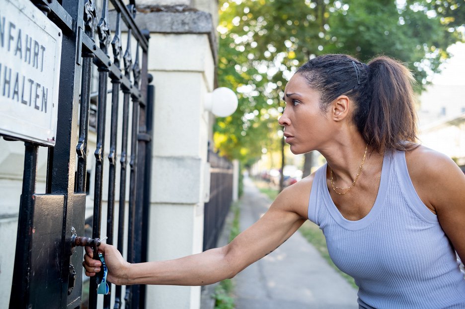 Biester - Episode 10 (S01E10) (2024) | ČSFD.cz