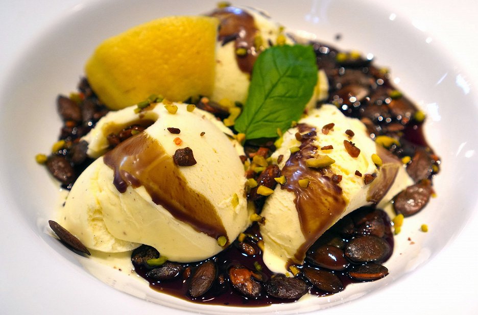 Zu Tisch ... - Bad Gastein – Österreich (S24E06) (2024) | ČSFD.cz