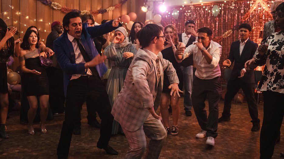 Almania - Der Alman-Prom (S02E08) (2024) | ČSFD.cz