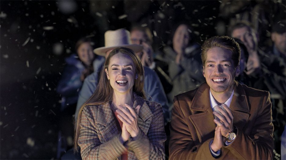 Christmas at the Amish Bakery (2023) | ČSFD.cz