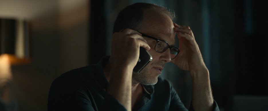 Podvod v Hollywoodu - Děkuji ti za příběh (E03) (2024) | ČSFD.cz