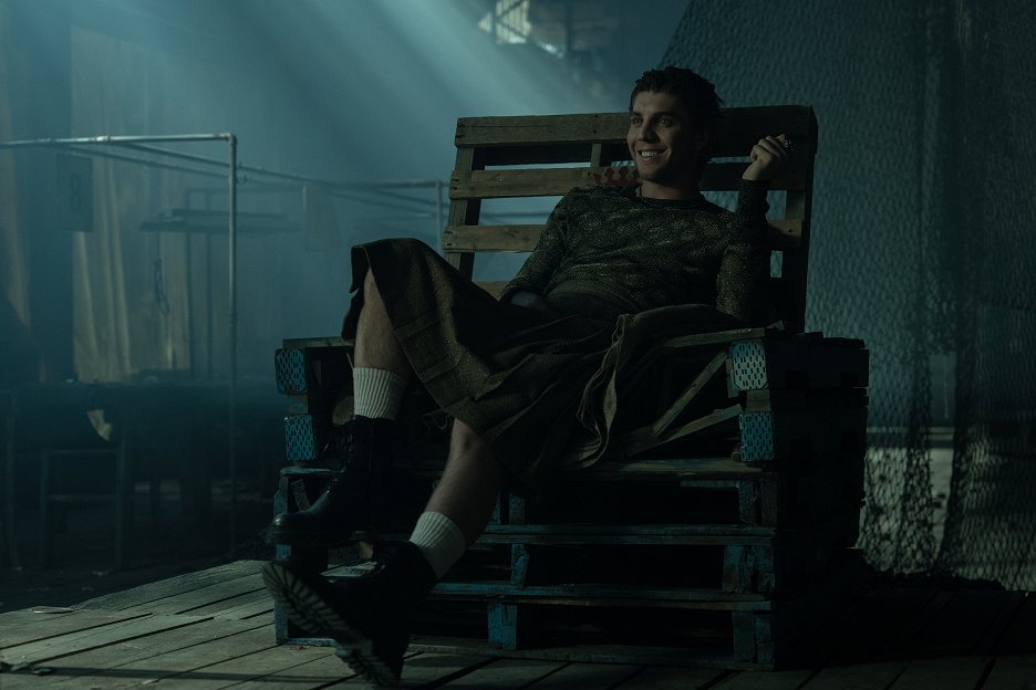 Dead Boy Detectives - The Case of the Very Long Stairway (E07) (2024 ...