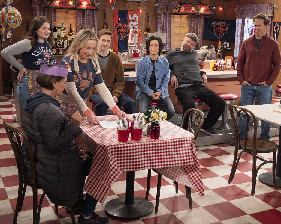 The Conners - Campaign U-Turn and a Hard Write (S06E10) (2024) | ČSFD.cz