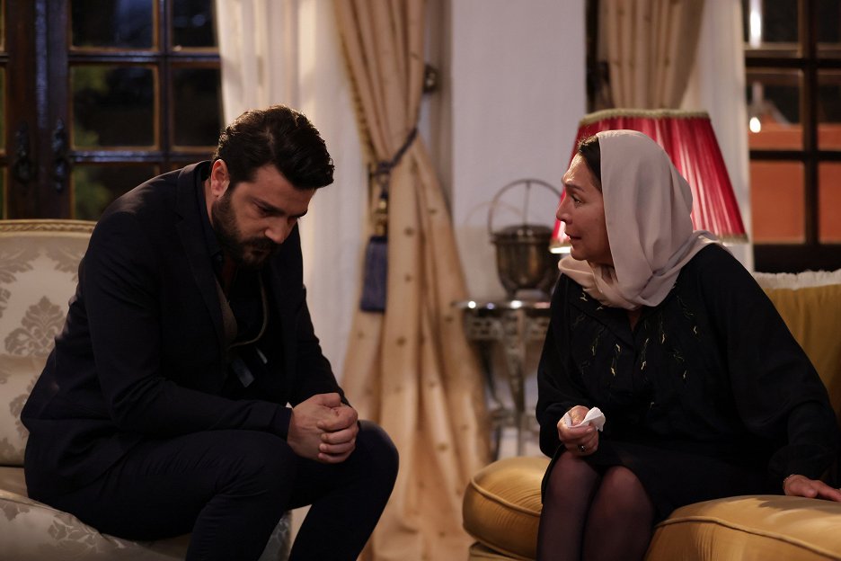 Hudutsuz Sevda - Episode 30 (E30) (2024) | ČSFD.cz