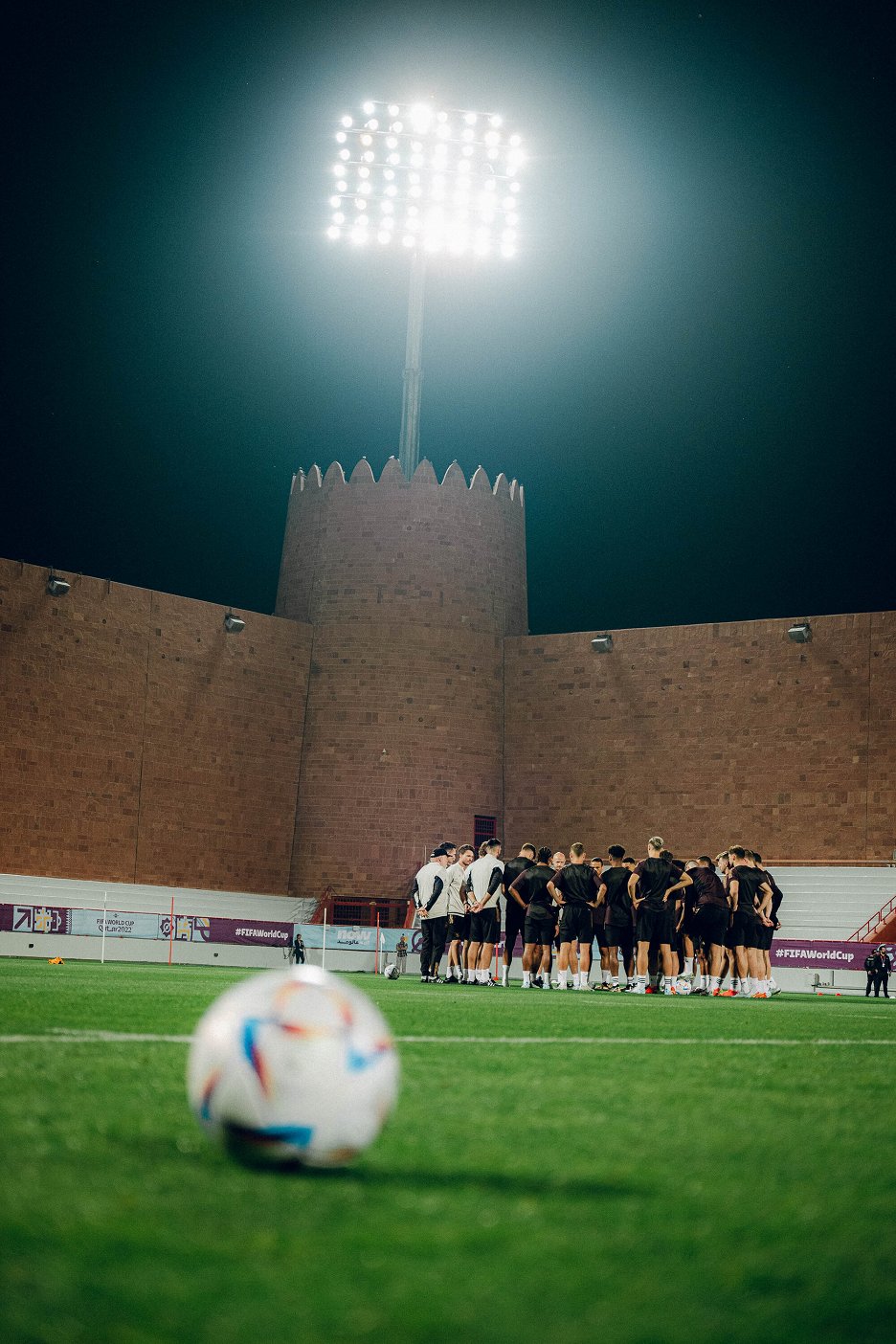 All or Nothing: Die Nationalmannschaft in Katar (2023) | ČSFD.cz