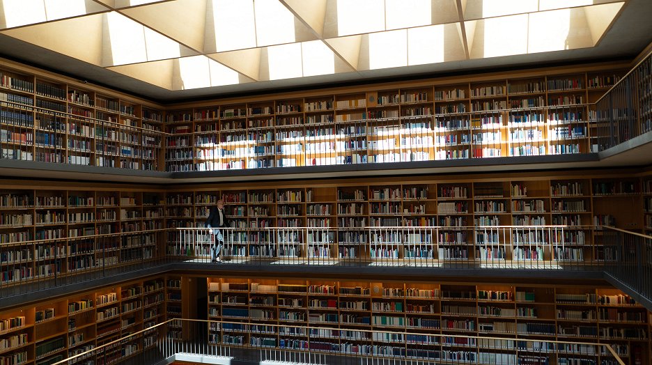 Die Bibliothek brennt (2024) | ČSFD.cz
