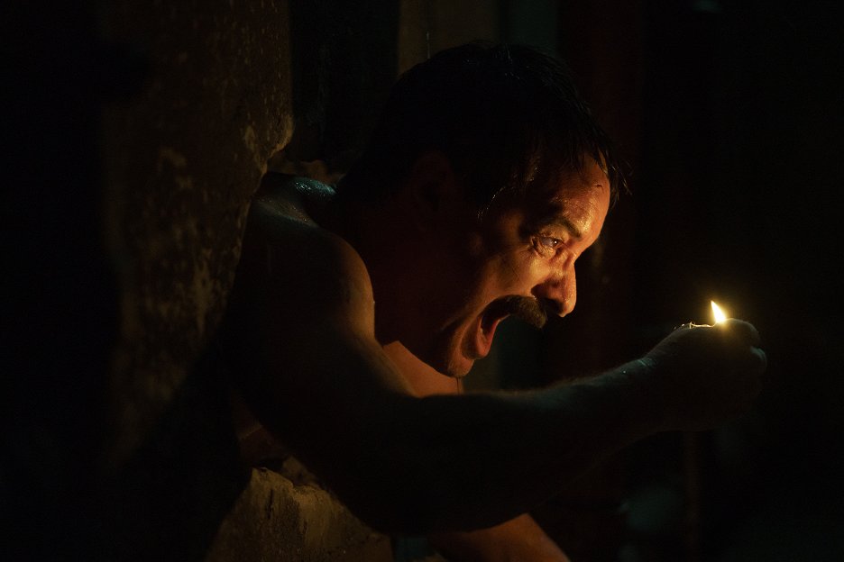 Gaslit - Year of the Rat (E07) (2022) | ČSFD.cz