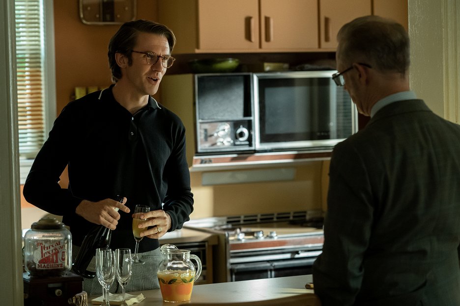 Gaslit - Year of the Rat (E07) (2022) | ČSFD.cz