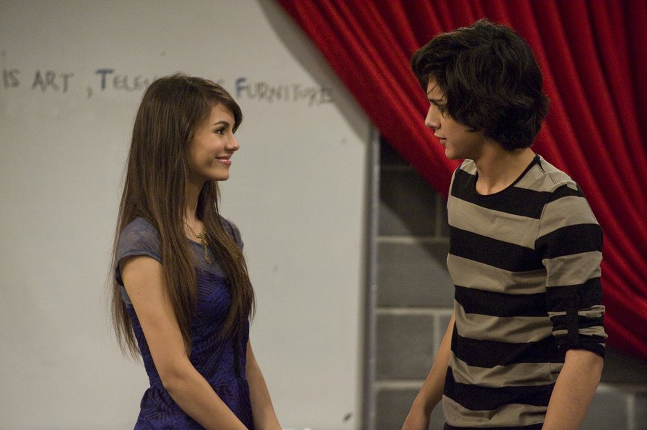 V jako Victoria - Pilot (S01E01) (2010) | ČSFD.sk