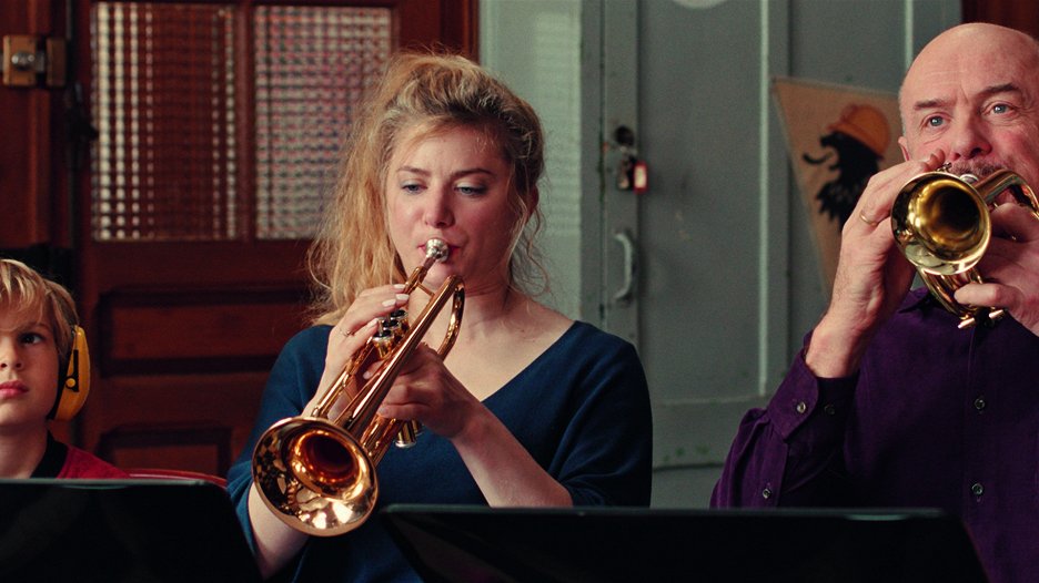 Fanfáry, prosím (2024) | ČSFD.sk