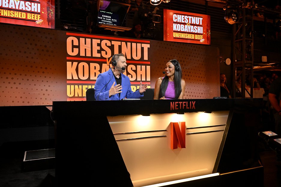 Chestnut vs. Kobayashi: Unfinished Beef (2024) | Reviews - User's | ČSFD.cz