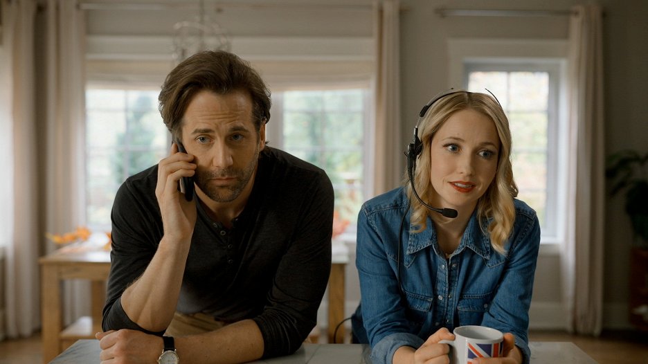 Holiday Hotline (2023) | ČSFD.cz